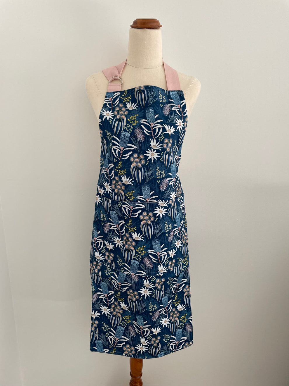 Kitchen Apron Banksia Flannel Flower – Aproned